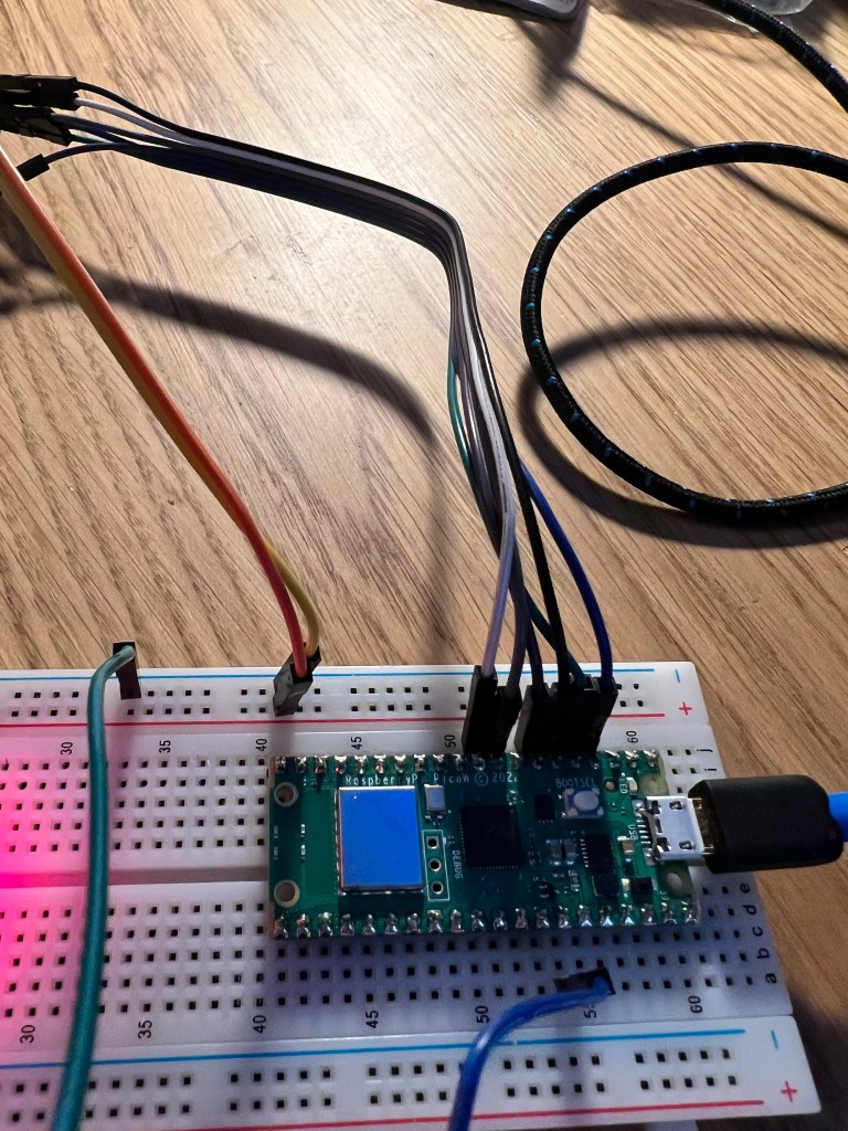 Using the WaveShare 1.47″ Curved SPI Display with a Raspberry Pi Pico ...